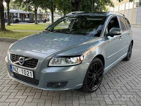 Blue Volvo V50 2011 in Riga, with an engine capacity of 1.60 L and mileage of 0 thousand km for 3950 €, photo 1 on AUTOMOTO.COM.LV