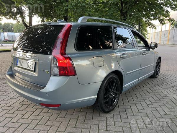 Blue Volvo V50 2011 in Riga, with an engine capacity of 1.60 L and mileage of 0 thousand km for 3950 €, photo 2 on AUTOMOTO.COM.LV