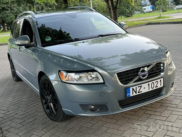 Blue Volvo V50 2011 in Riga, with an engine capacity of 1.60 L and mileage of 0 thousand km for 3950 €, photo 3 on AUTOMOTO.COM.LV