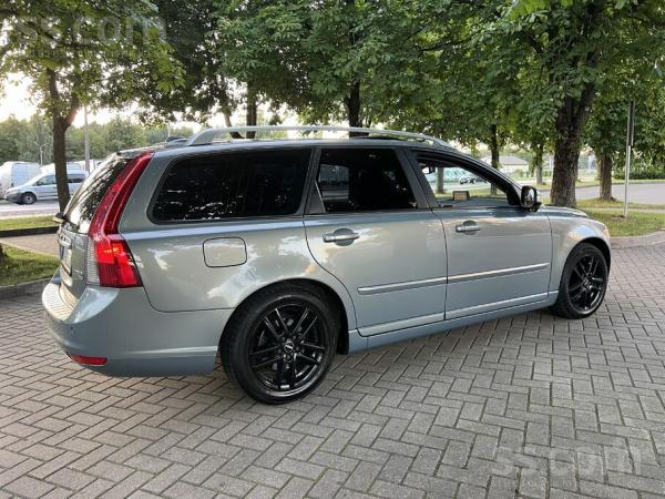 Blue Volvo V50 2011 in Riga, with an engine capacity of 1.60 L and mileage of 0 thousand km for 3950 €, photo 4 on AUTOMOTO.COM.LV