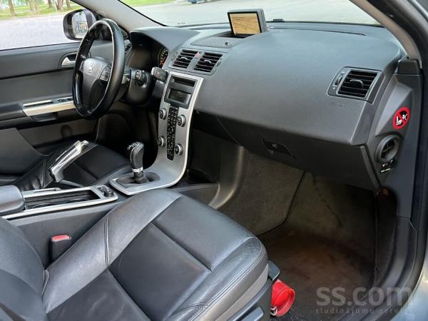Blue Volvo V50 2011 in Riga, with an engine capacity of 1.60 L and mileage of 0 thousand km for 3950 €, photo 7 on AUTOMOTO.COM.LV