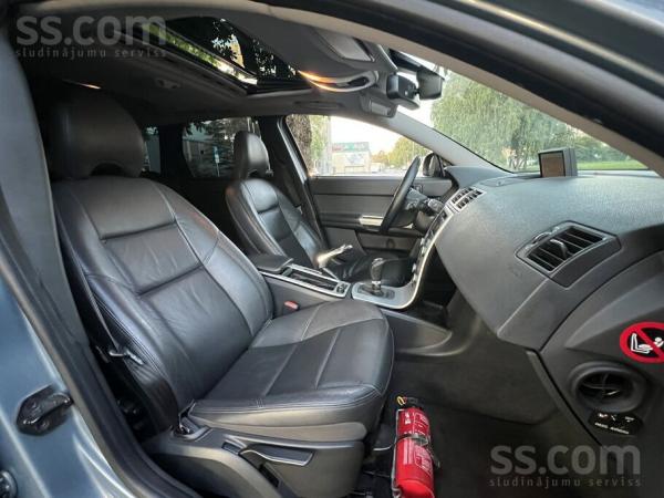 Blue Volvo V50 2011 in Riga, with an engine capacity of 1.60 L and mileage of 0 thousand km for 3950 €, photo 8 on AUTOMOTO.COM.LV