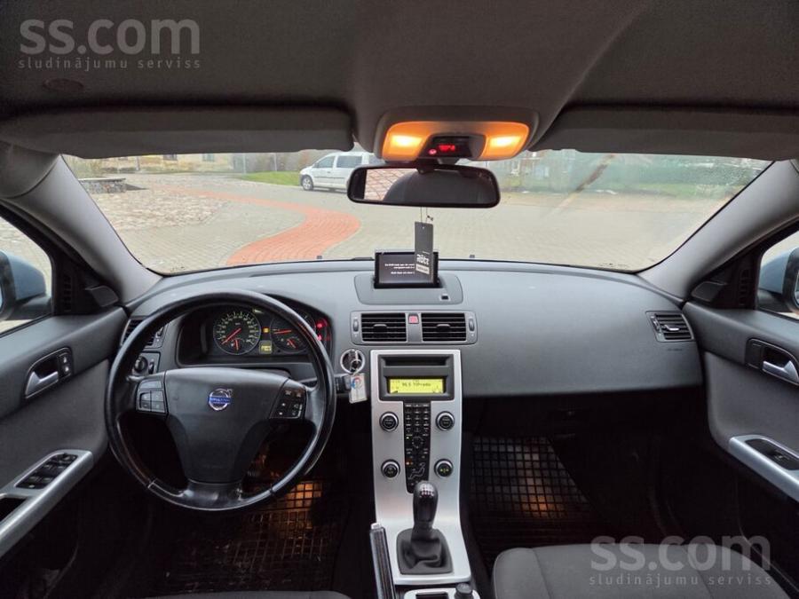 Zils Volvo V50 2011 Bauska, ar dzinēja tilpumu 2.00 L un nobraukumu 350 tūkst. km par 4100 €, foto 6 vietnē AUTOMOTO.COM.LV
