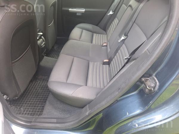 Blue Volvo V50 2011 in Jurmala, with an engine capacity of 1.60 L and mileage of 290 thousand km for 2400 €, photo 9 on AUTOMOTO.COM.LV