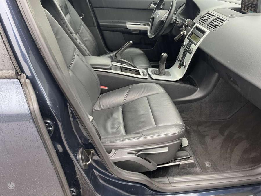 Blue Volvo V50 2012 in Kaunas, with an engine capacity of 1.56 L and mileage of 235 thousand km for 4450 €, photo 26 on AUTOMOTO.COM.LV