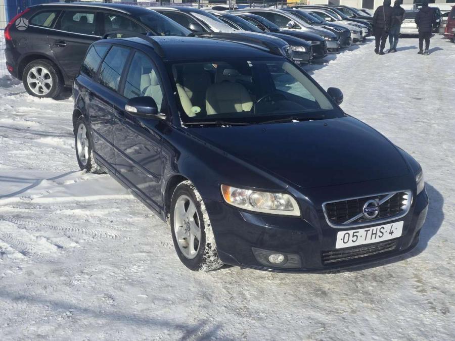 Blue Volvo V50 2012 in Kaunas, with an engine capacity of 1.56 L and mileage of 287 thousand km for 3950 €, photo 1 on AUTOMOTO.COM.LV