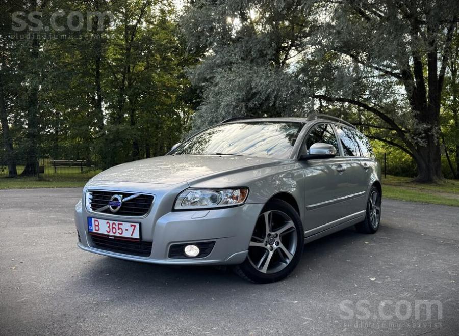 Blue Volvo V50 2012 in Jurmala, with an engine capacity of 1.60 L and mileage of 339 thousand km for 3800 €, photo 1 on AUTOMOTO.COM.LV