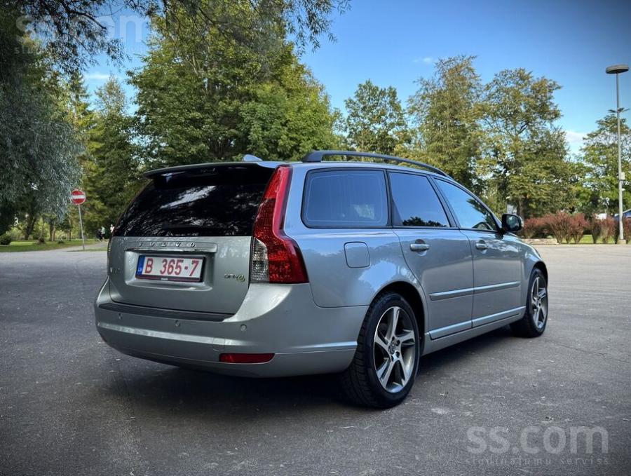 Blue Volvo V50 2012 in Jurmala, with an engine capacity of 1.60 L and mileage of 339 thousand km for 3800 €, photo 8 on AUTOMOTO.COM.LV