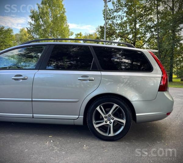 Zils Volvo V50 2012 Jūrmala, ar dzinēja tilpumu 1.60 L un nobraukumu 339 tūkst. km par 3800 €, foto 10 vietnē AUTOMOTO.COM.LV