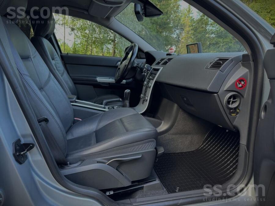 Blue Volvo V50 2012 in Jurmala, with an engine capacity of 1.60 L and mileage of 339 thousand km for 3800 €, photo 20 on AUTOMOTO.COM.LV
