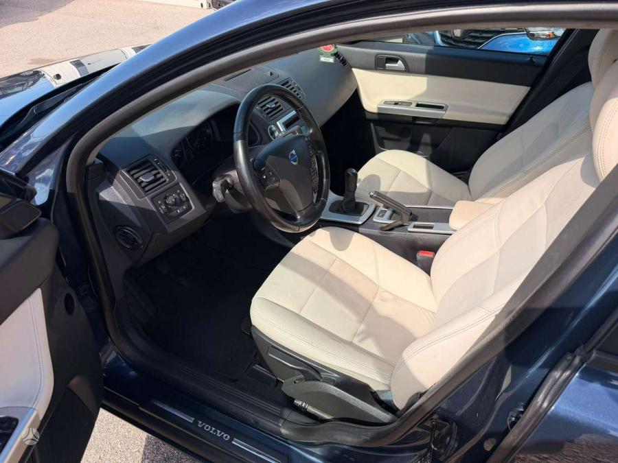 Blue Volvo V50 2012 in Kaunas, with an engine capacity of 1.56 L and mileage of 238 thousand km for 3750 €, photo 14 on AUTOMOTO.COM.LV