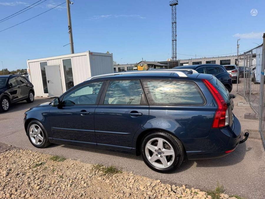 Blue Volvo V50 2012 in Kaunas, with an engine capacity of 1.56 L and mileage of 238 thousand km for 3750 €, photo 16 on AUTOMOTO.COM.LV