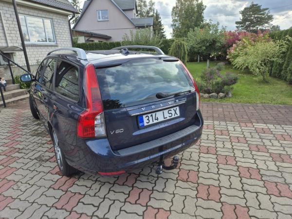 Zils Volvo V50 2012 Mustvē, ar dzinēja tilpumu 1.60 L un nobraukumu 130 tūkst. km par 6000 €, foto 7 vietnē AUTOMOTO.COM.LV