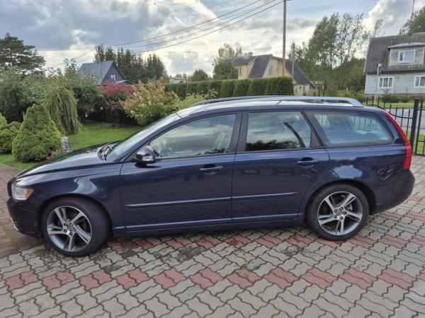 Zils Volvo V50 2012 Mustvē, ar dzinēja tilpumu 1.60 L un nobraukumu 130 tūkst. km par 6000 €, foto 8 vietnē AUTOMOTO.COM.LV