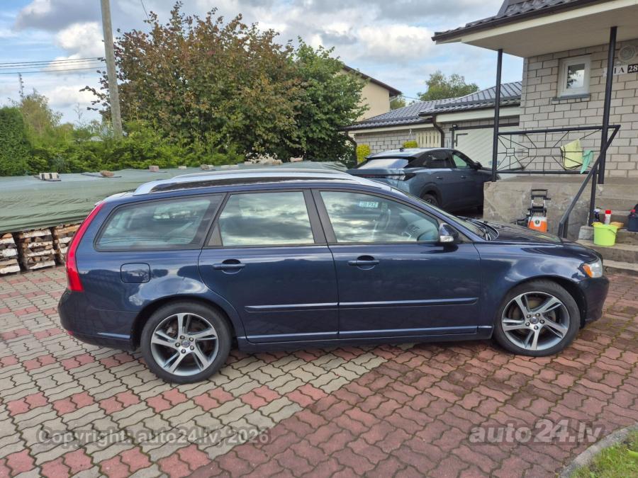 Zils Volvo V50 2012 Jegeva, ar dzinēja tilpumu 1.60 L un nobraukumu 131 tūkst. km par 6000 €, foto 3 vietnē AUTOMOTO.COM.LV