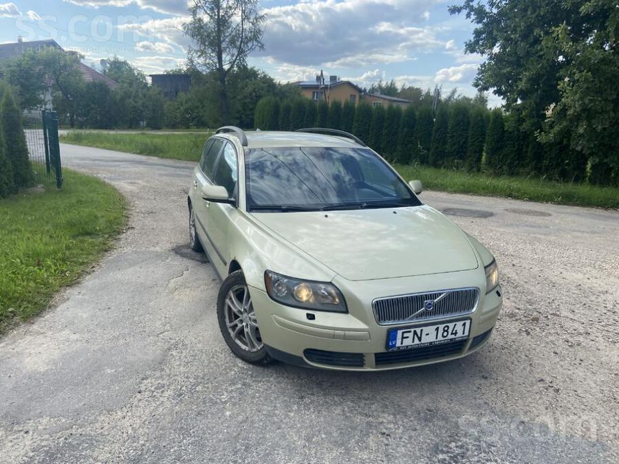 Коричневый Вольво В50 2005 в Елгава, объемом двигателя 2.40 л и пробегом 354 тыс. км за 1300 €, фото 1 на AUTOMOTO.COM.LV