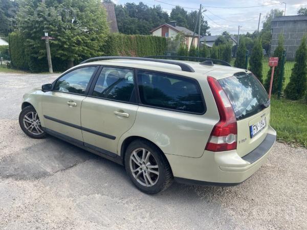 Brūns Volvo V50 2005 Jelgava, ar dzinēja tilpumu 2.40 L un nobraukumu 354 tūkst. km par 1300 €, foto 4 vietnē AUTOMOTO.COM.LV