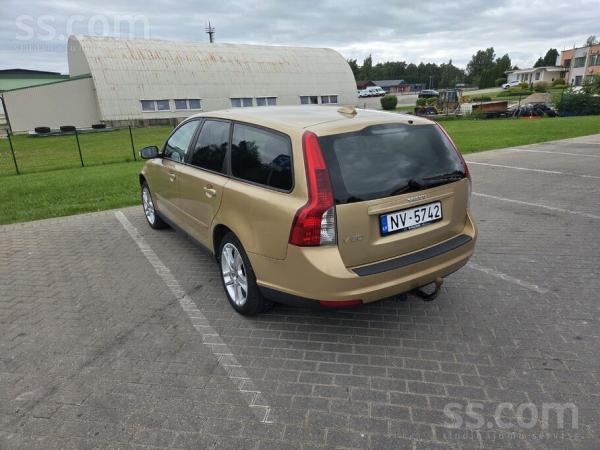 Brown Volvo V50 2008 in Talsi, with an engine capacity of 1.60 L and mileage of 355 thousand km for 1500 €, photo 2 on AUTOMOTO.COM.LV