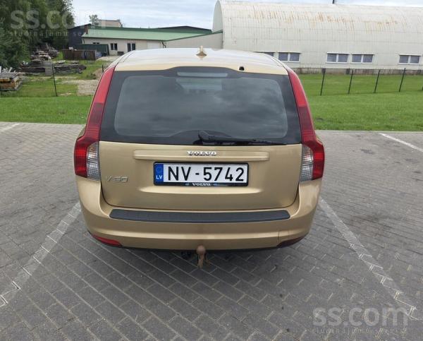 Brown Volvo V50 2008 in Talsi, with an engine capacity of 1.60 L and mileage of 355 thousand km for 1500 €, photo 6 on AUTOMOTO.COM.LV
