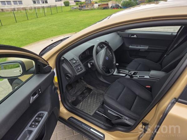 Brown Volvo V50 2008 in Talsi, with an engine capacity of 1.60 L and mileage of 355 thousand km for 1500 €, photo 7 on AUTOMOTO.COM.LV