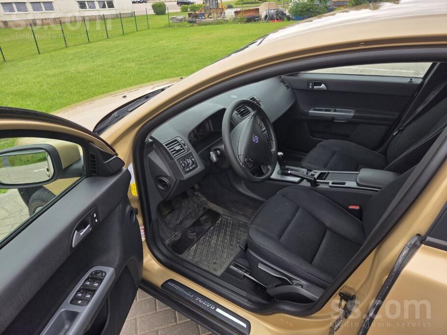 Brūns Volvo V50 2008 Talsi, ar dzinēja tilpumu 1.60 L un nobraukumu 355 tūkst. km par 1500 €, foto 8 vietnē AUTOMOTO.COM.LV