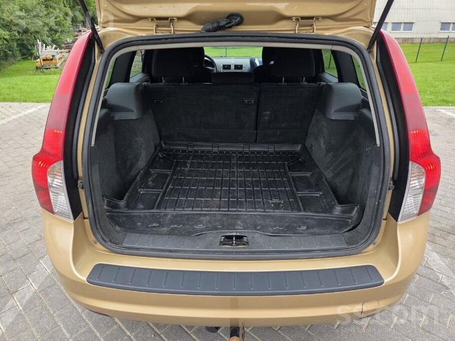 Brūns Volvo V50 2008 Talsi, ar dzinēja tilpumu 1.60 L un nobraukumu 355 tūkst. km par 1500 €, foto 14 vietnē AUTOMOTO.COM.LV