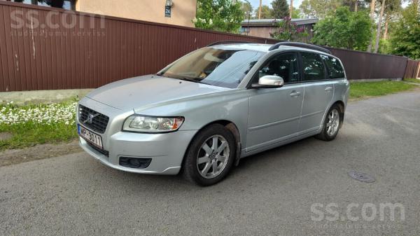 Volvo V50 2009 Rīga, ar dzinēja tilpumu 2.00 L un nobraukumu 331 tūkst. km par 3100 €, foto 3 vietnē AUTOMOTO.COM.LV