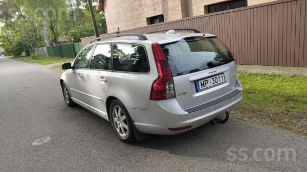 Volvo V50 2009 Rīga, ar dzinēja tilpumu 2.00 L un nobraukumu 331 tūkst. km par 3100 €, foto 4 vietnē AUTOMOTO.COM.LV