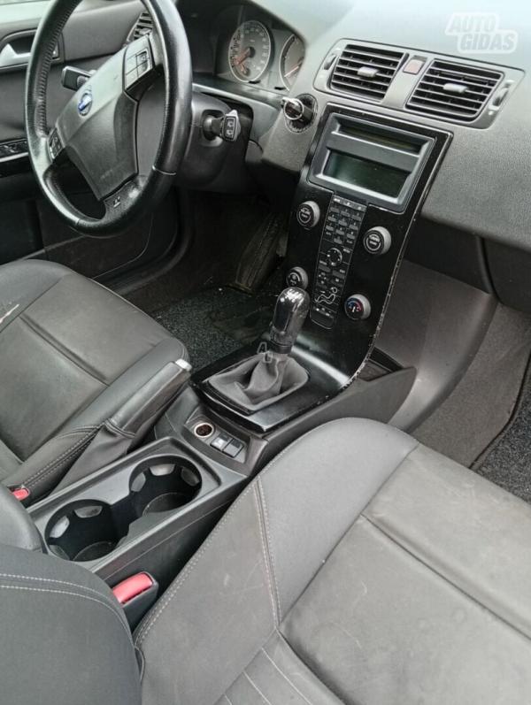 Volvo V50 2004 in Kretinga, with an engine capacity of 2.00 L and mileage of 340 thousand km for 1550 €, photo 5 on AUTOMOTO.COM.LV