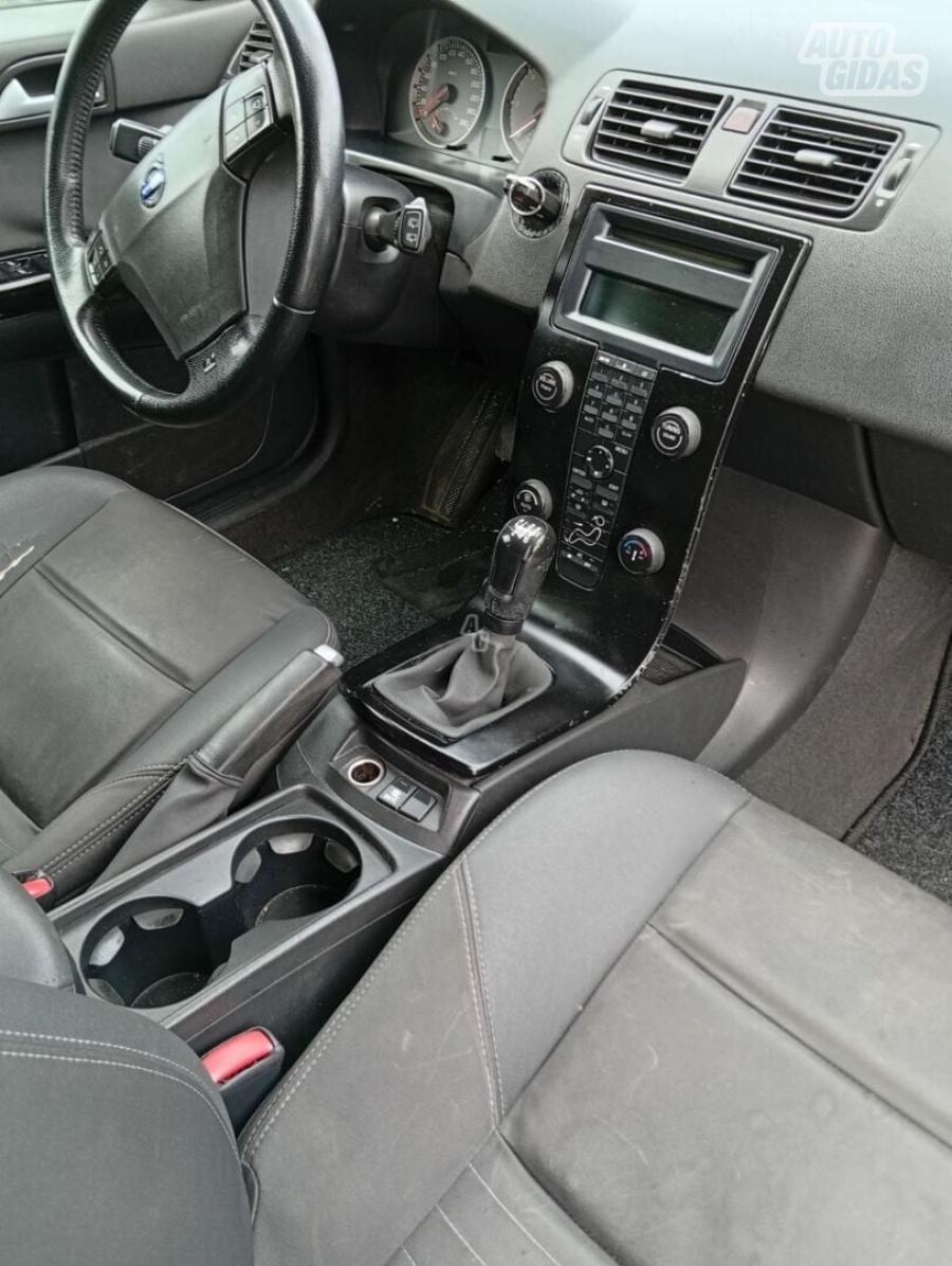 Volvo V50 2004 in Kretinga, with an engine capacity of 2.00 L and mileage of 340 thousand km for 1550 €, photo 6 on AUTOMOTO.COM.LV