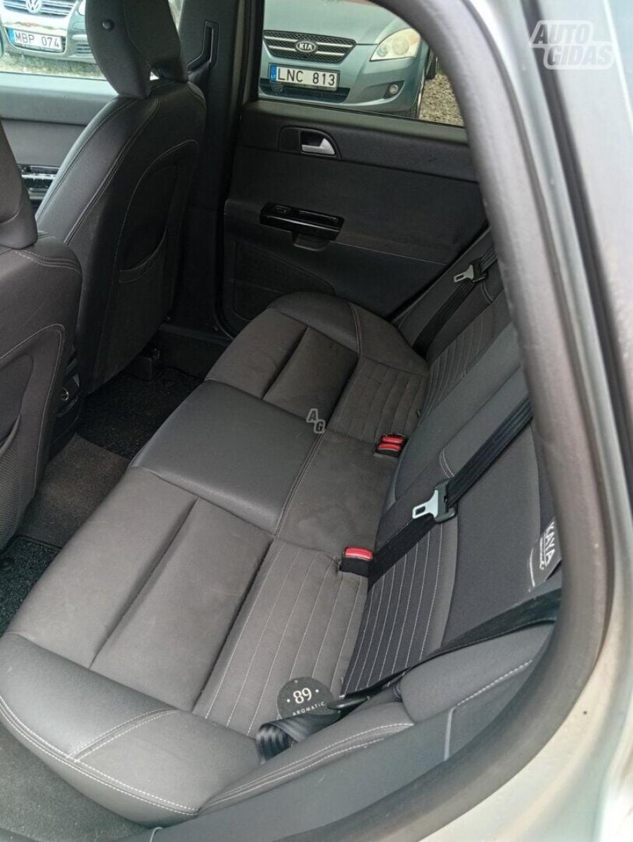 Volvo V50 2004 in Kretinga, with an engine capacity of 2.00 L and mileage of 340 thousand km for 1550 €, photo 7 on AUTOMOTO.COM.LV