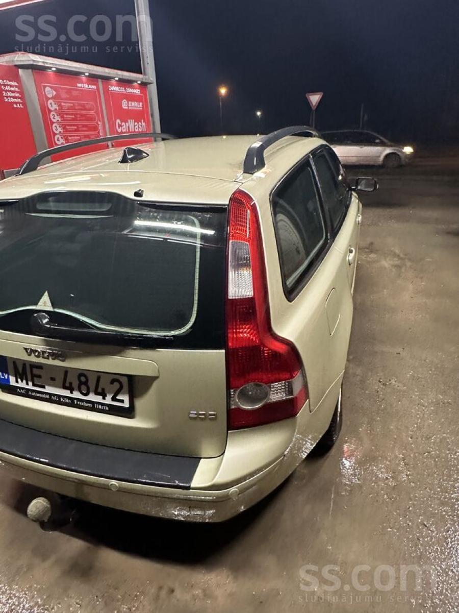 Zaļš Volvo V50 2006 Daugavpils, ar dzinēja tilpumu 2.00 L un nobraukumu 250 tūkst. km par 1500 €, foto 4 vietnē AUTOMOTO.COM.LV
