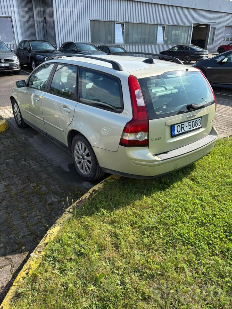 Green Volvo V50 2005 in Riga, with an engine capacity of 2.00 L and mileage of 166 thousand km for 2300 €, photo 1 on AUTOMOTO.COM.LV