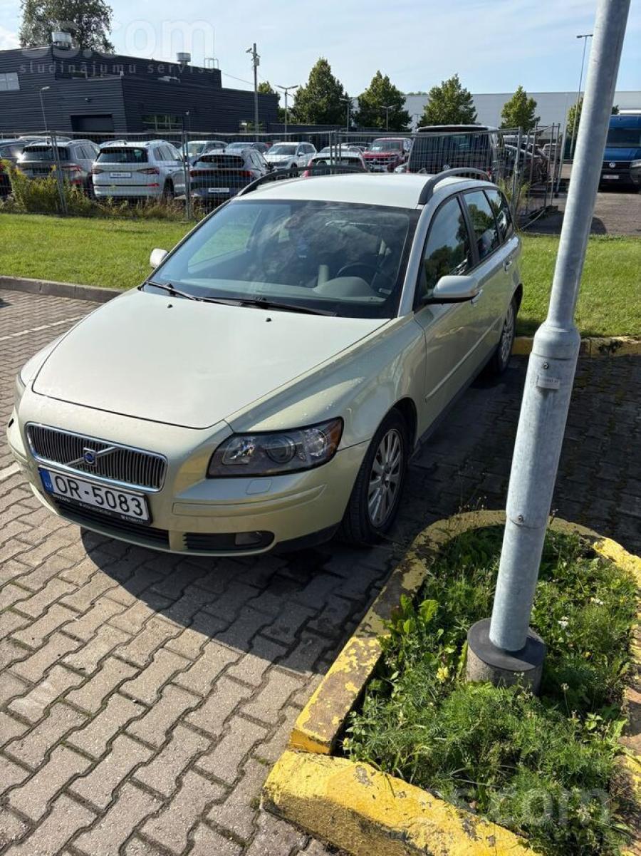Green Volvo V50 2005 in Riga, with an engine capacity of 2.00 L and mileage of 166 thousand km for 2300 €, photo 3 on AUTOMOTO.COM.LV