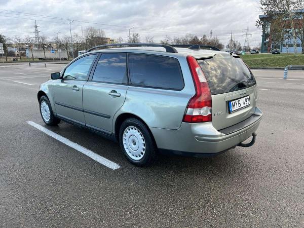 Green Volvo V50 2003 in Siauliai, with an engine capacity of 1.60 L and mileage of 253 thousand km for 1700 €, photo 3 on AUTOMOTO.COM.LV