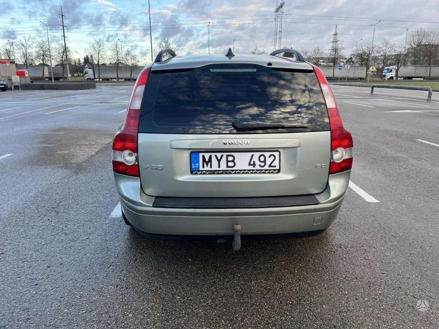 Zaļš Volvo V50 2003 Šauļi, ar dzinēja tilpumu 1.60 L un nobraukumu 253 tūkst. km par 1700 €, foto 4 vietnē AUTOMOTO.COM.LV
