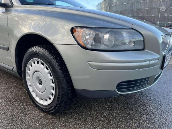Green Volvo V50 2003 in Siauliai, with an engine capacity of 1.60 L and mileage of 253 thousand km for 1700 €, photo 9 on AUTOMOTO.COM.LV