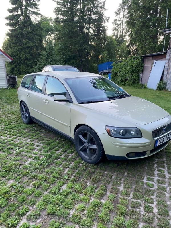 Зеленый Вольво В50 2004 в Таллин, объемом двигателя 2.50 л и пробегом 227 тыс. км за 2999 €, фото 1 на AUTOMOTO.COM.LV