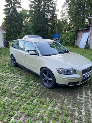 Zaļš Volvo V50 2004 Tallina, ar dzinēja tilpumu 2.50 L un nobraukumu 227 tūkst. km par 2999 €, foto  vietnē AUTOMOTO.COM.LV