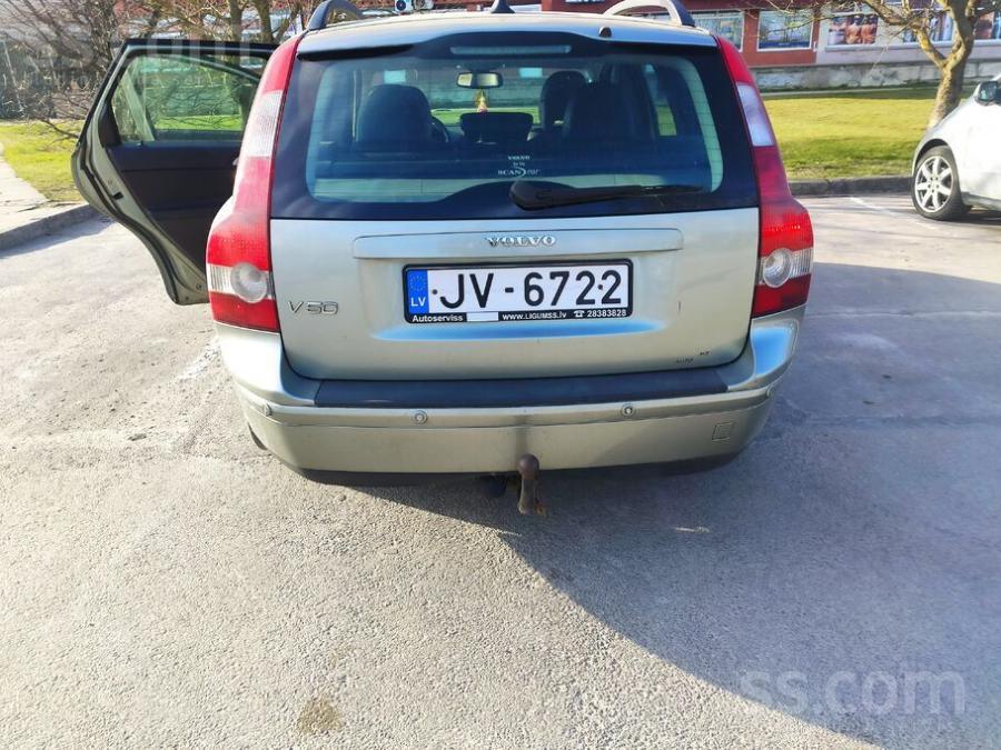 Green Volvo V50 2005 in Riga, with an engine capacity of 1.60 L and mileage of 303 thousand km for 1800 €, photo 2 on AUTOMOTO.COM.LV