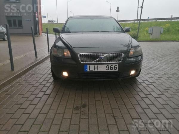 Zaļš Volvo V50 2005 Daugavpils, ar dzinēja tilpumu 2.00 L un nobraukumu 331 tūkst. km par 3500 €, foto 1 vietnē AUTOMOTO.COM.LV