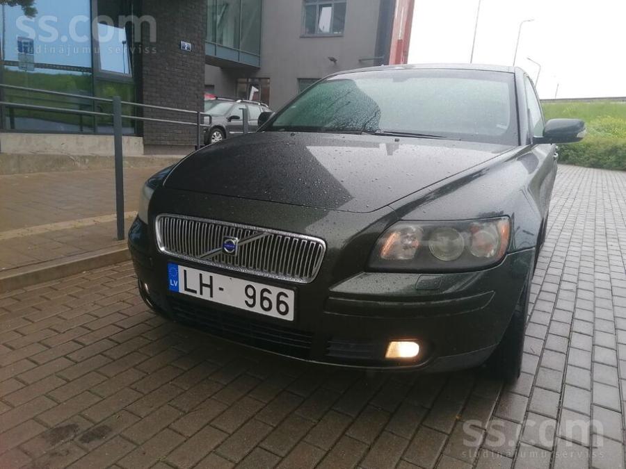 Green Volvo V50 2005 in Daugavpils, with an engine capacity of 2.00 L and mileage of 331 thousand km for 3500 €, photo 2 on AUTOMOTO.COM.LV