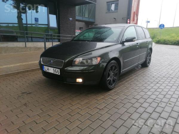 Zaļš Volvo V50 2005 Daugavpils, ar dzinēja tilpumu 2.00 L un nobraukumu 331 tūkst. km par 3500 €, foto 4 vietnē AUTOMOTO.COM.LV