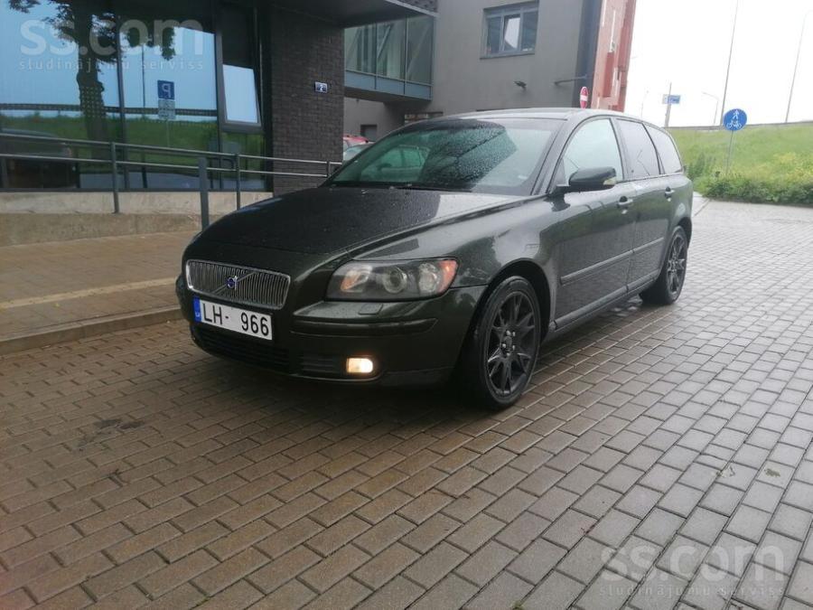 Green Volvo V50 2005 in Daugavpils, with an engine capacity of 2.00 L and mileage of 331 thousand km for 3500 €, photo 4 on AUTOMOTO.COM.LV