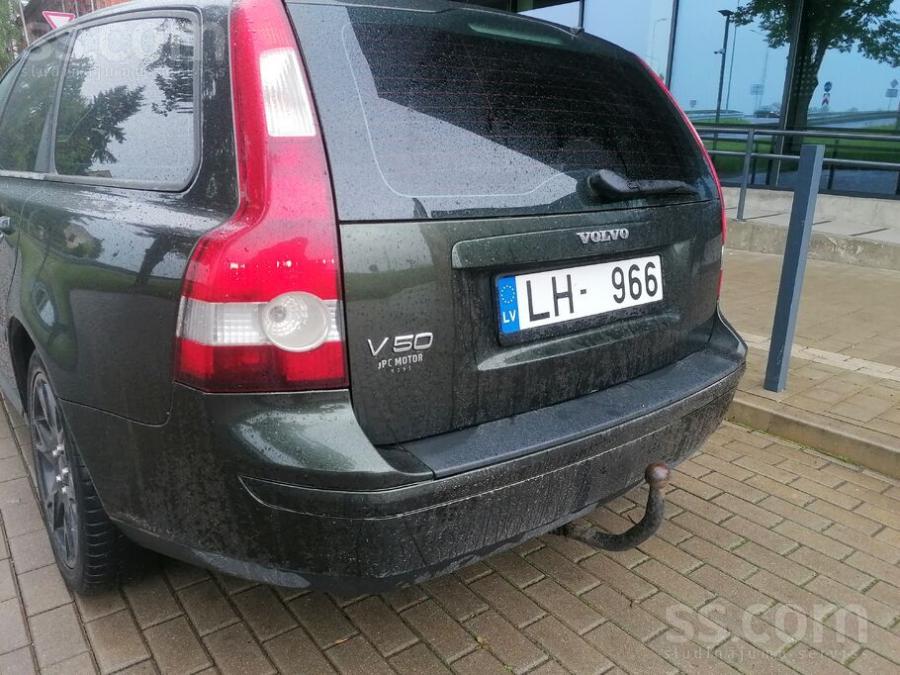 Green Volvo V50 2005 in Daugavpils, with an engine capacity of 2.00 L and mileage of 331 thousand km for 3500 €, photo 5 on AUTOMOTO.COM.LV