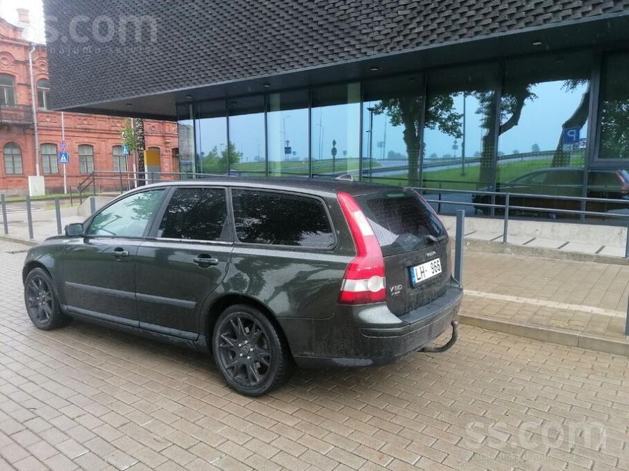 Green Volvo V50 2005 in Daugavpils, with an engine capacity of 2.00 L and mileage of 331 thousand km for 3500 €, photo 6 on AUTOMOTO.COM.LV