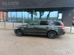 Green Volvo V50 2005 in Daugavpils, with an engine capacity of 2.00 L and mileage of 331 thousand km for 3500 €, photo 7 on AUTOMOTO.COM.LV