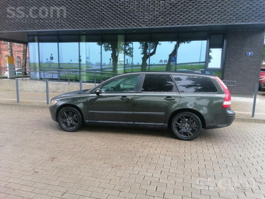 Green Volvo V50 2005 in Daugavpils, with an engine capacity of 2.00 L and mileage of 331 thousand km for 3500 €, photo 7 on AUTOMOTO.COM.LV