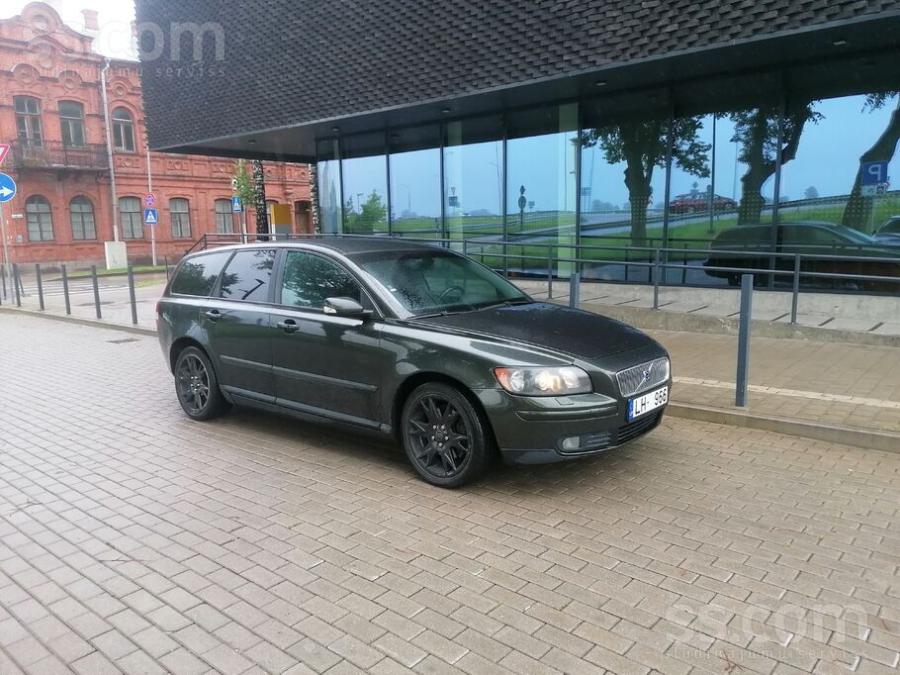 Green Volvo V50 2005 in Daugavpils, with an engine capacity of 2.00 L and mileage of 331 thousand km for 3500 €, photo 9 on AUTOMOTO.COM.LV
