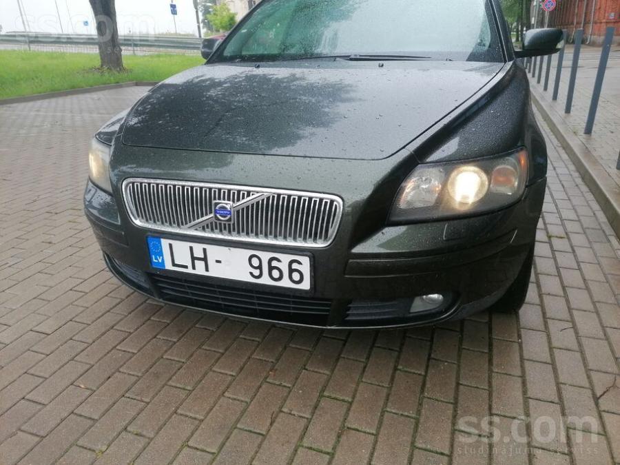 Green Volvo V50 2005 in Daugavpils, with an engine capacity of 2.00 L and mileage of 331 thousand km for 3500 €, photo 10 on AUTOMOTO.COM.LV
